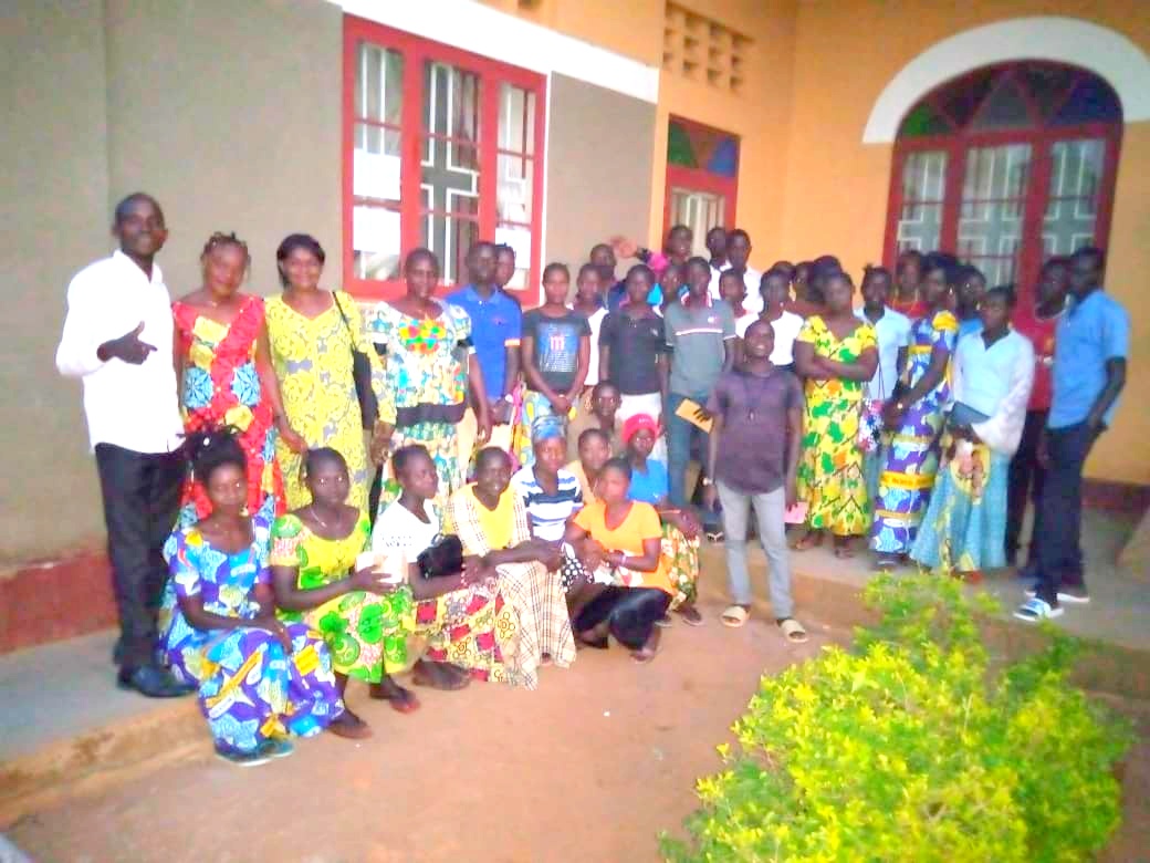 Consolation avec 42 orphelins/orphelines - EFF International